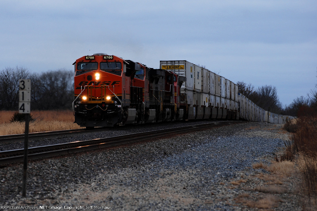 BNSF 6700